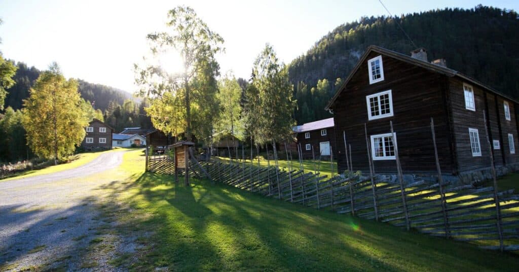 Bagn Bygdesamling || museum 5 km sør for Bagn